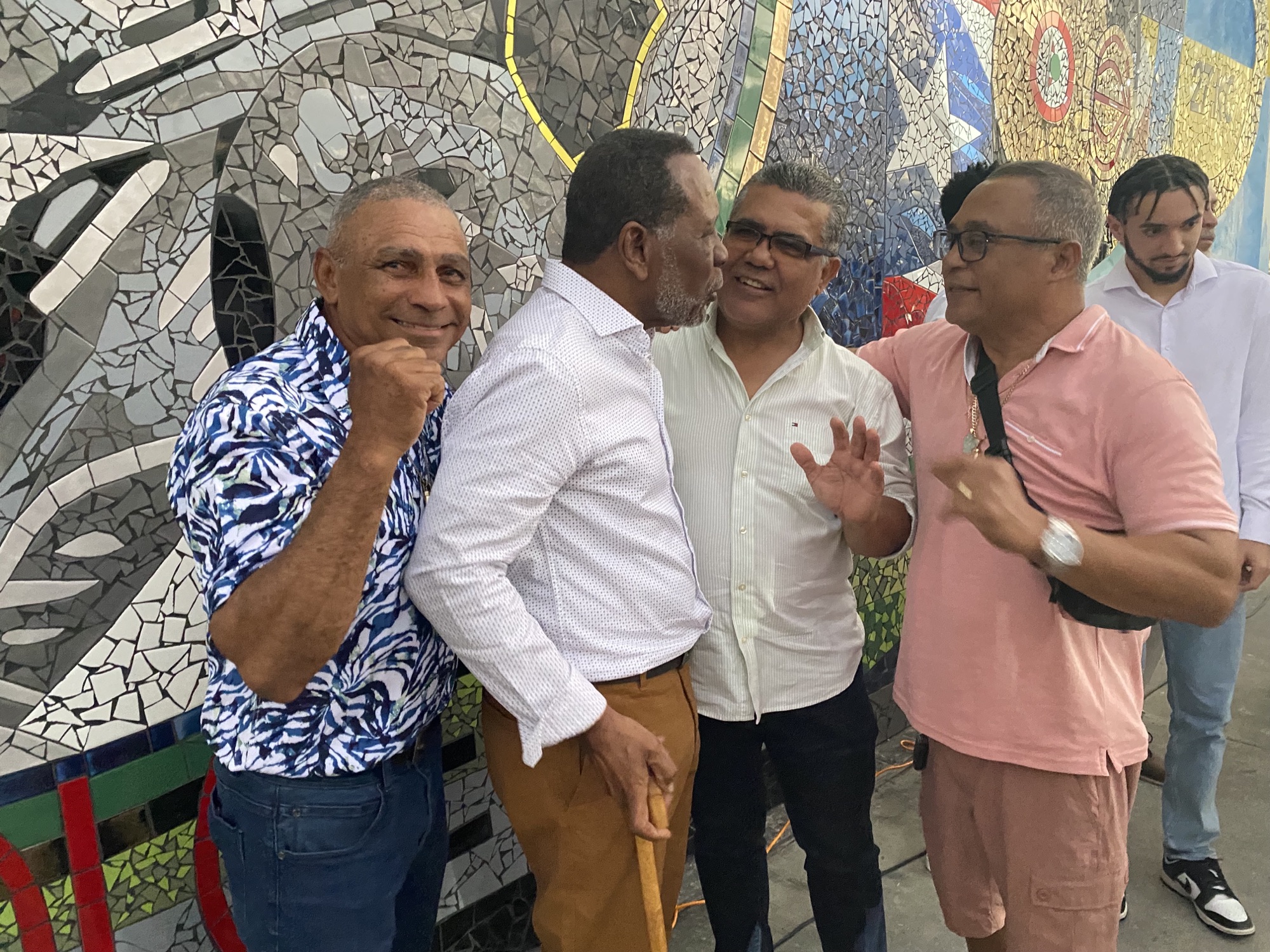 Espectacular mosaico de 42 pies en honor del boxeador Ángel ‘Cholo ...