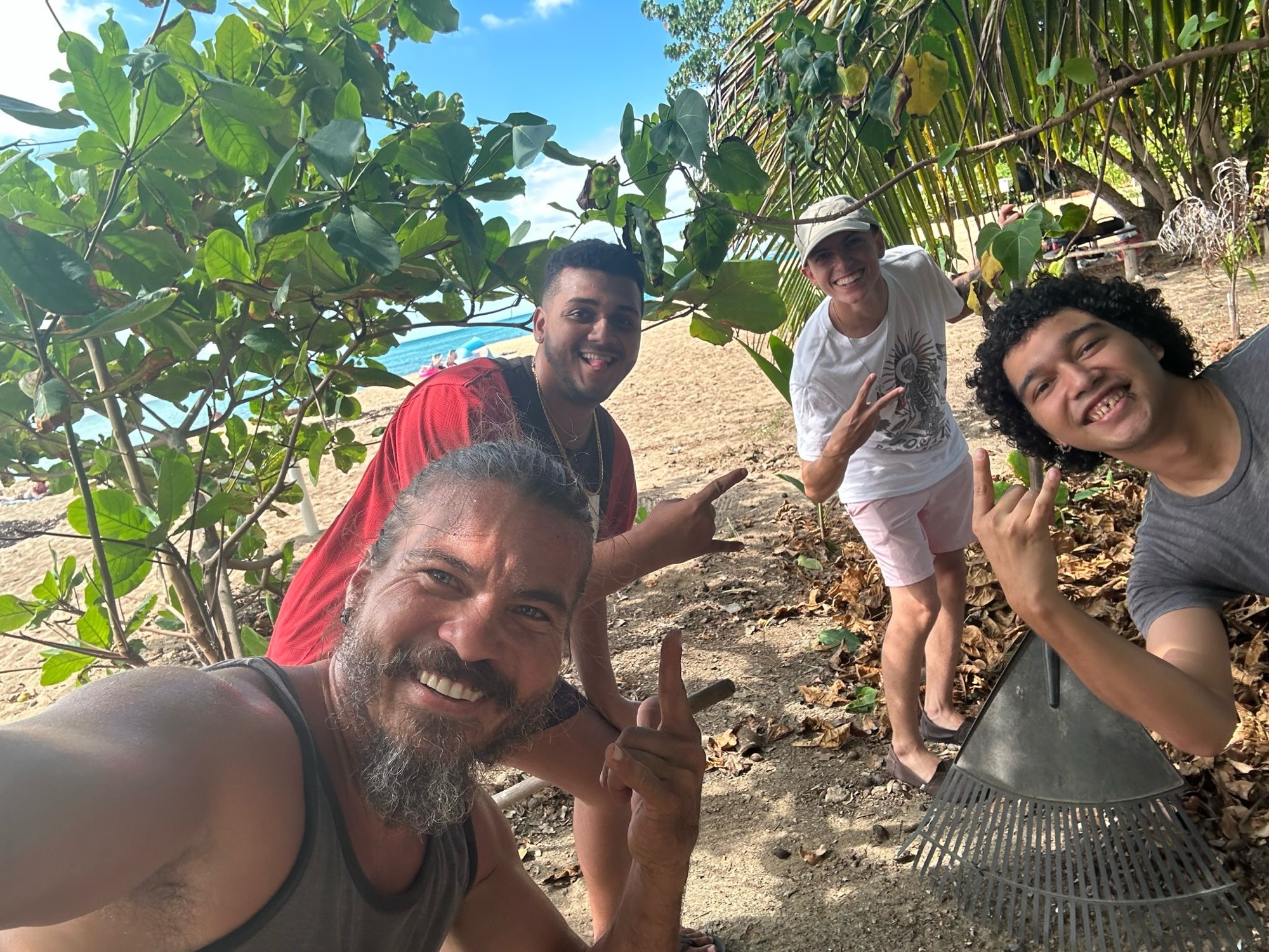 Grupo de vecinos de Rincón rotulan Playa Lala – Prensa sin censura