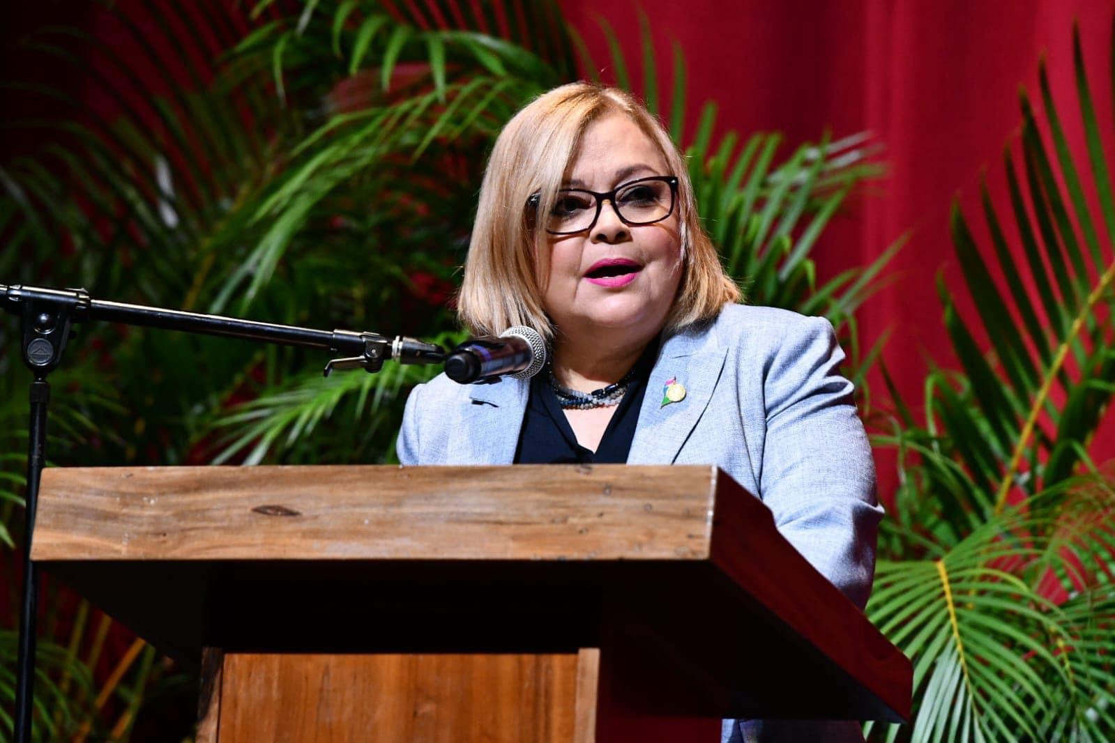 Desplante de Ana Escobar al Senado – Prensa sin censura