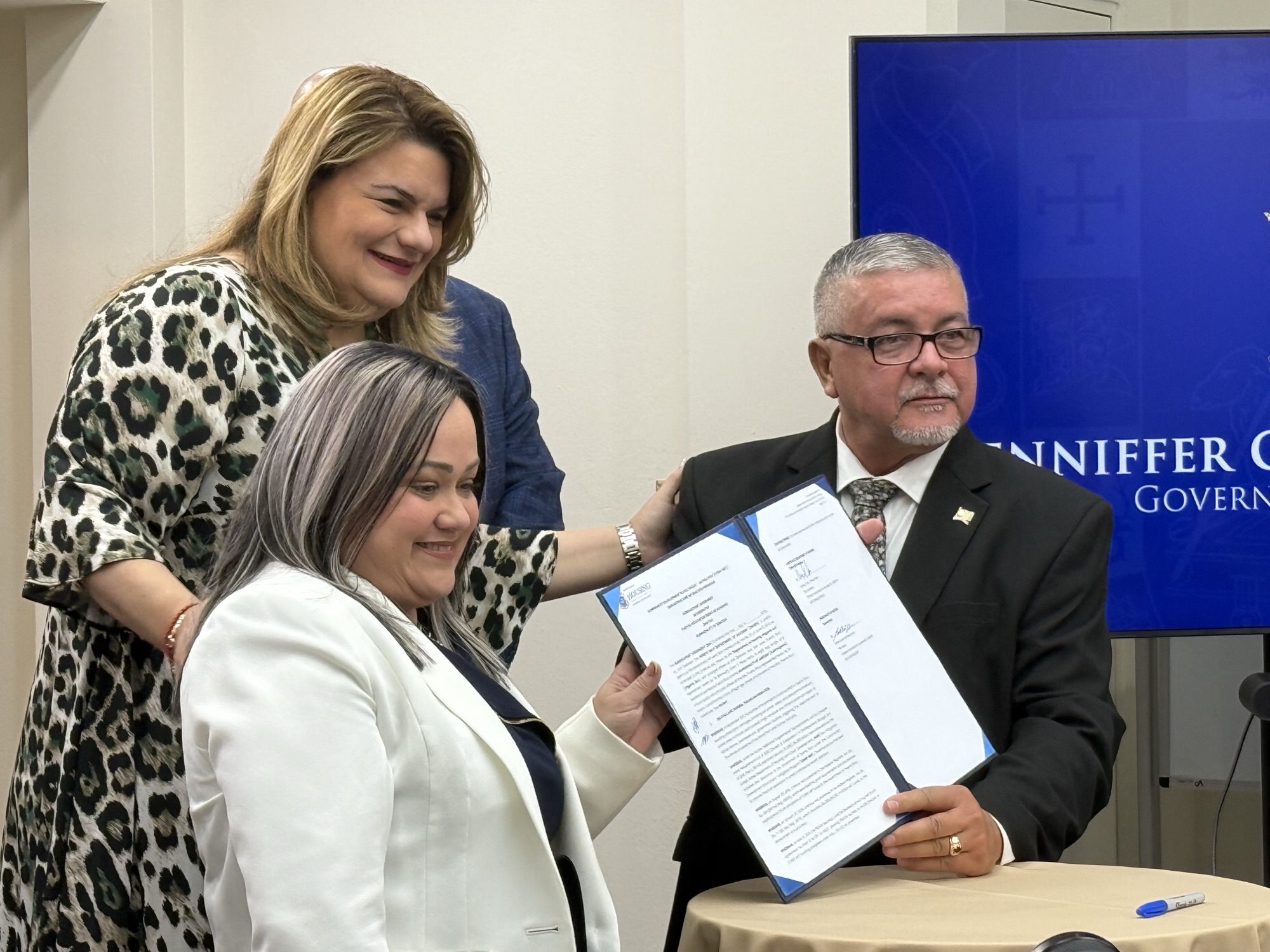 La risa elocuente: $38 millones para agilizar cierre de vertedero en ...